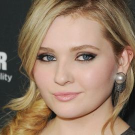 Abigail Breslin’s Booking Agent and Speaking Fee - Speaker Booking Agency