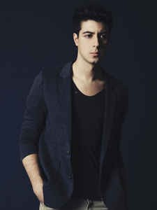 Anthony Li’s Booking Agent and Speaking Fee - Speaker Booking Agency