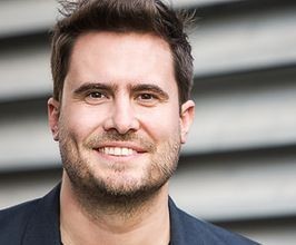 Peter Hamilton’s Booking Agent and Speaking Fee - Speaker Booking Agency