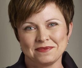 Tami Hoag’s Booking Agent and Speaking Fee - Speaker Booking Agency